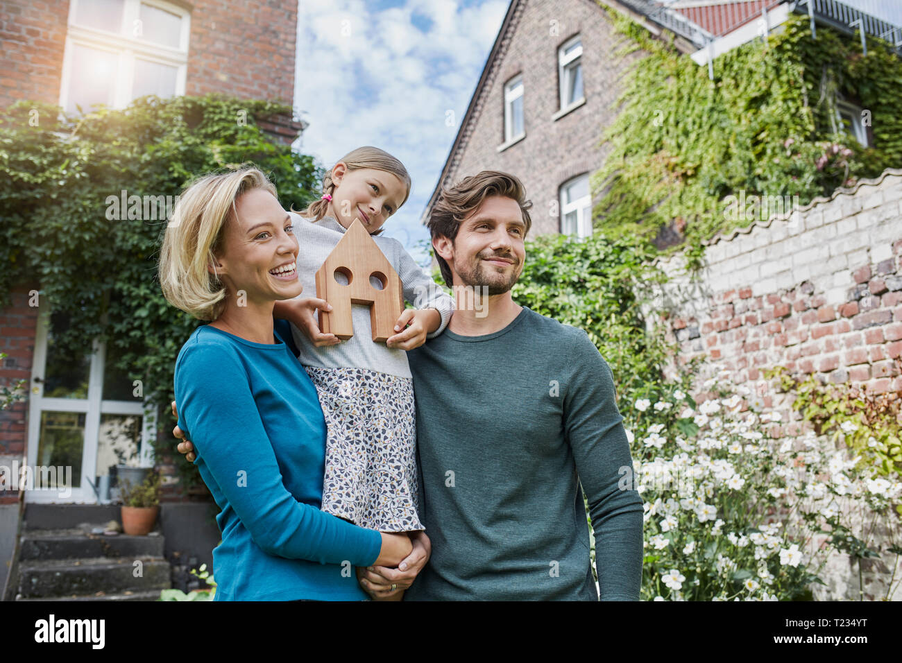 Family model hi-res stock photography and images - Alamy