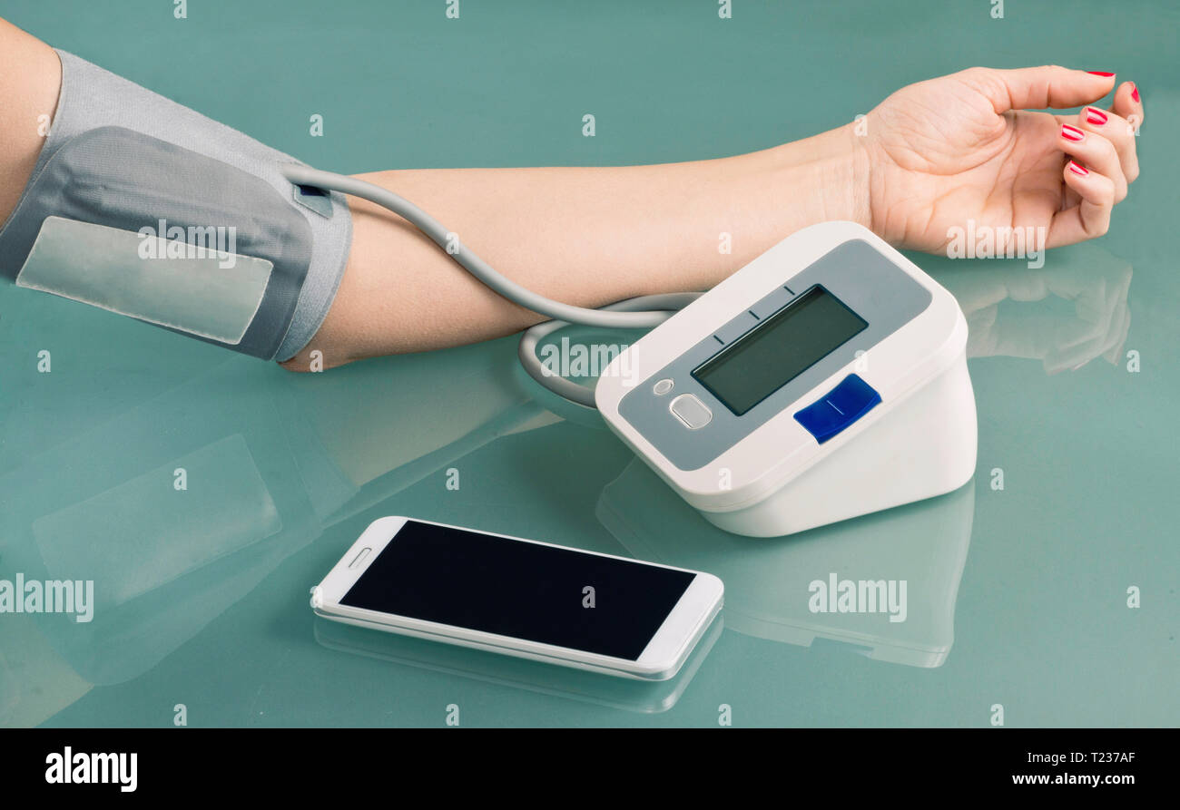 Measuring blood pressure at home Stock Photo - Alamy