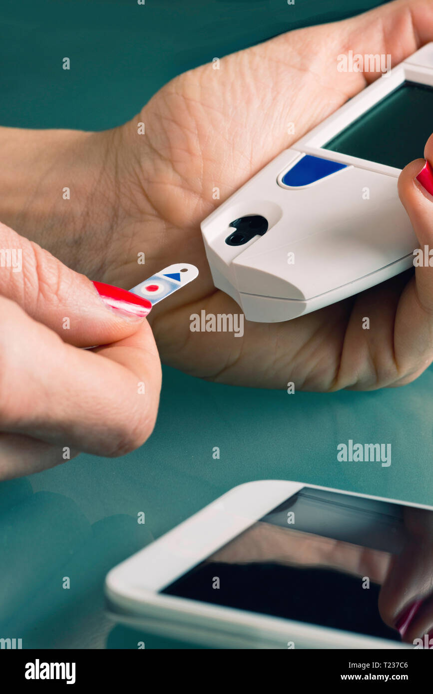 Phone drop testing hi-res stock photography and images - Alamy