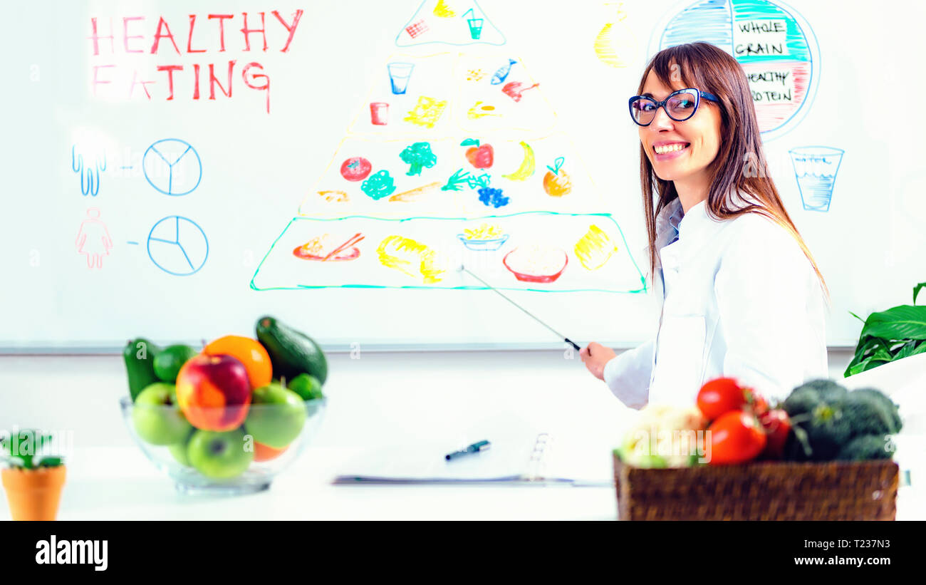 Dietician hi-res stock photography and images - Alamy