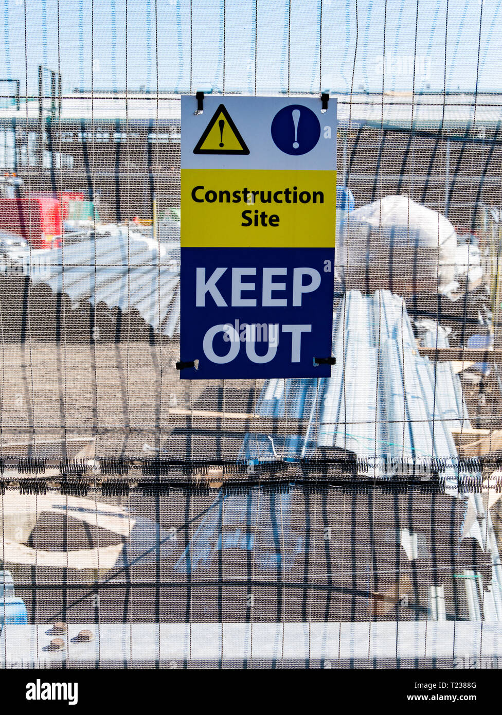 Warning sign: Construction site KEEP OUT Stock Photo - Alamy