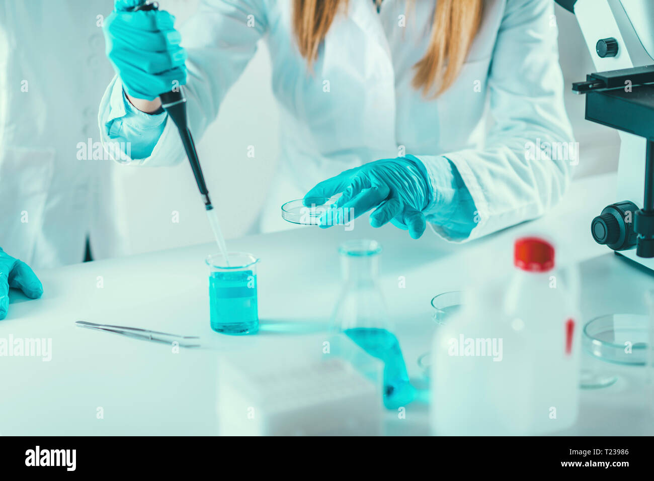 Scientific micropipette hi-res stock photography and images - Alamy