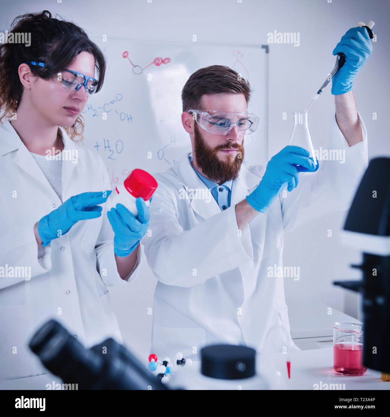 Young scientists hi-res stock photography and images - Alamy Young scientists hi-res stock photography and images - Alamy