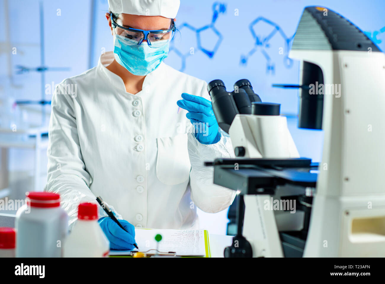 Scientist working with cells hi-res stock photography and images - Alamy