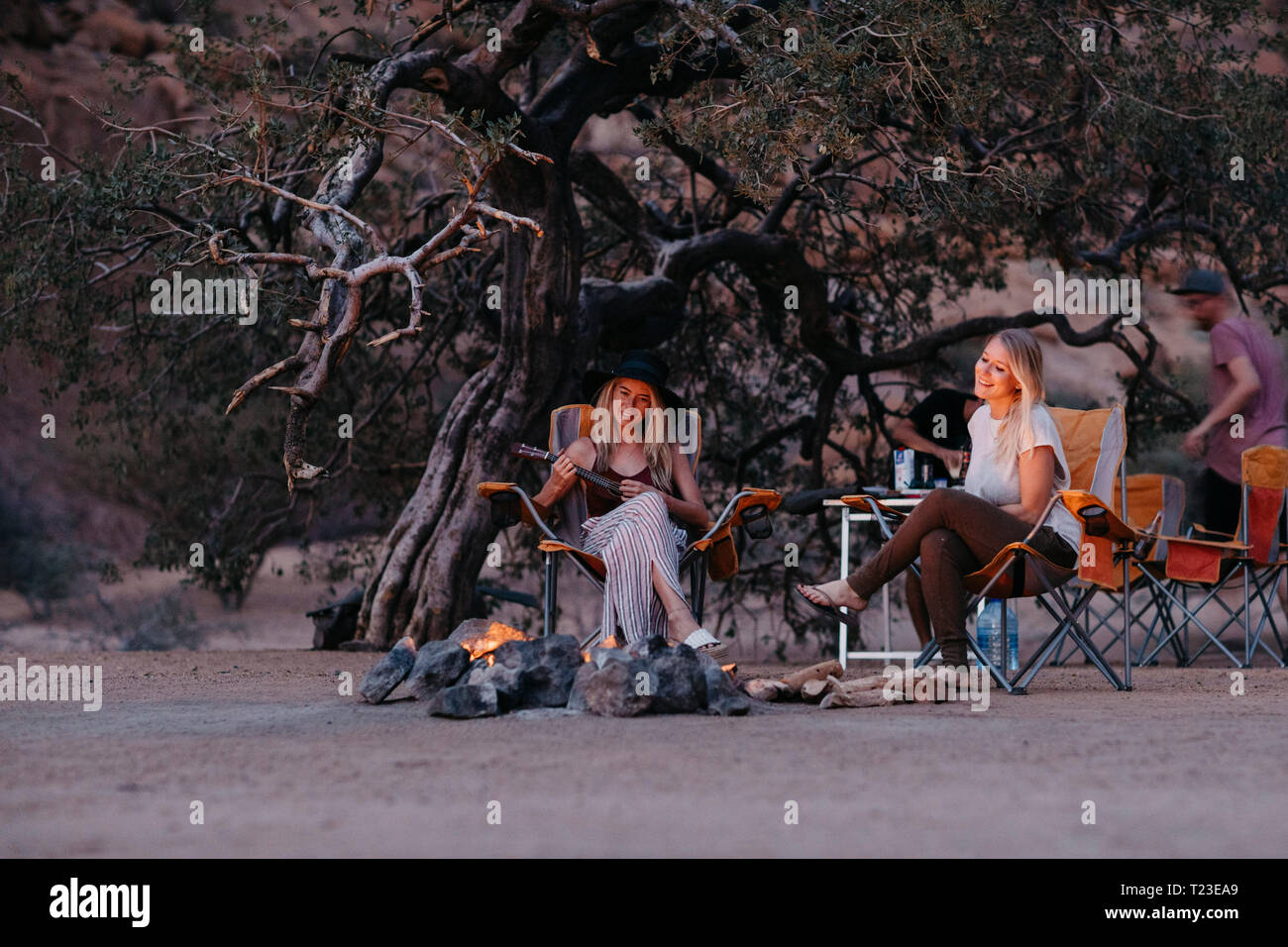 Campfire guitar hi-res stock photography and images - Alamy