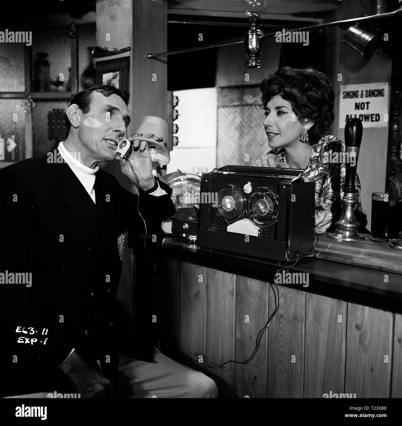 The Bargee (1964) Eric Sykes, Miriam Karlin, Date: 1964 Stock Photo - Alamy