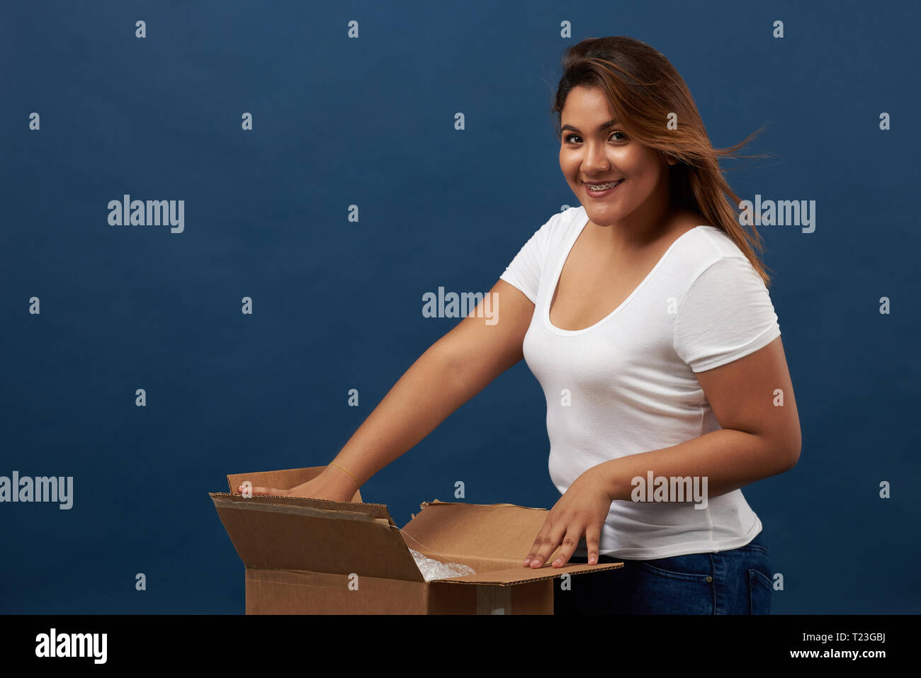 Opening package hi-res stock photography and images - Alamy