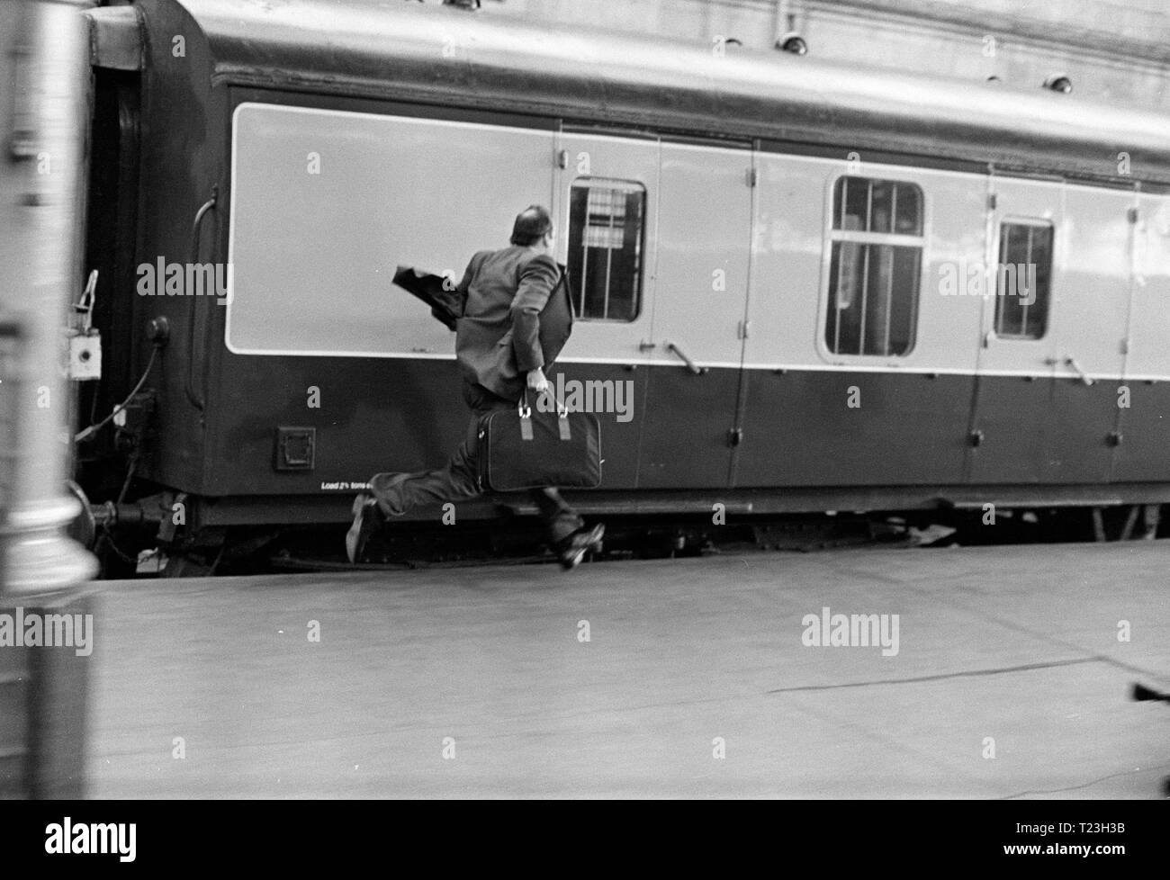 Clockwise 1986 john cleese hi-res stock photography and images - Alamy