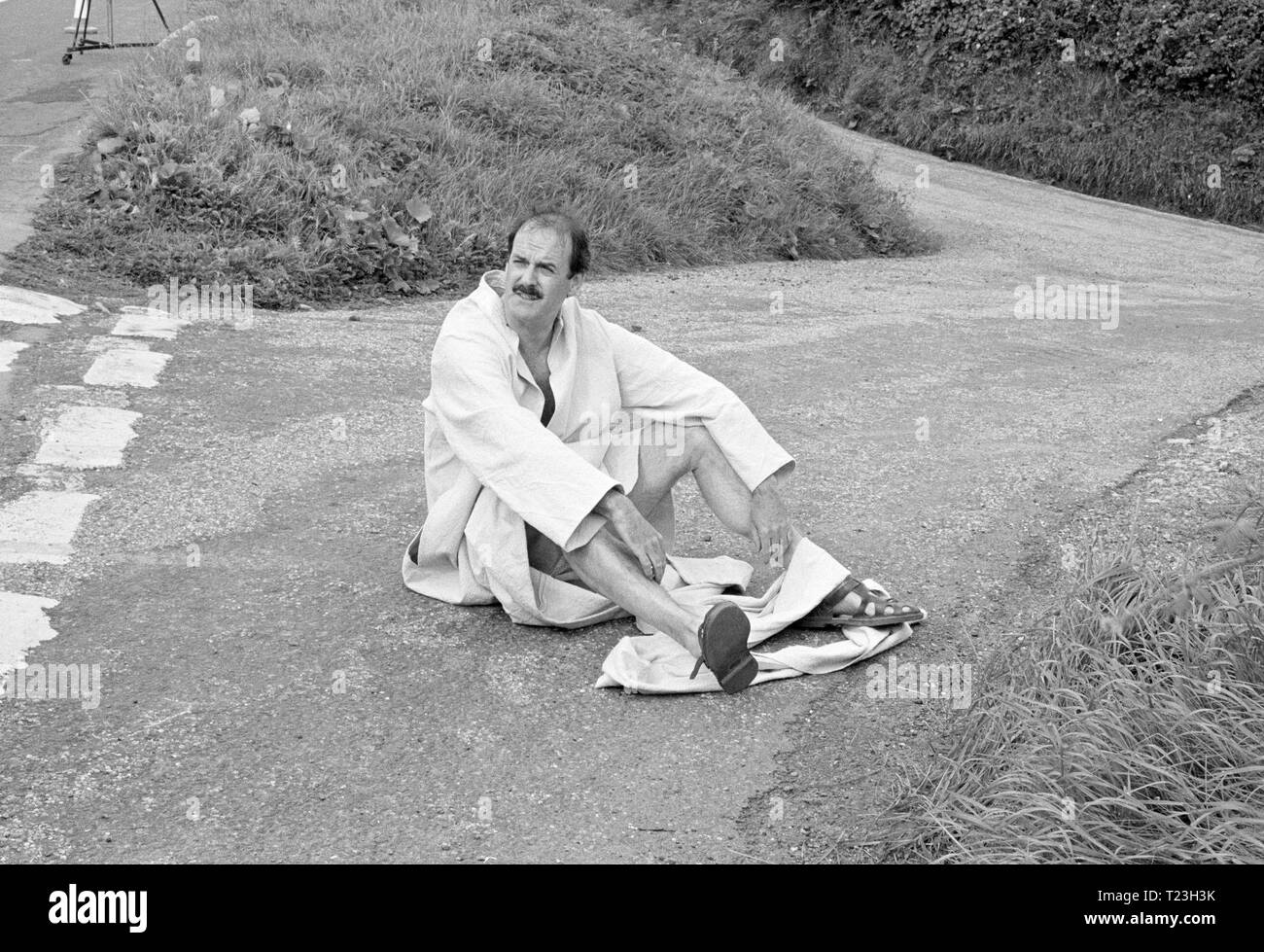 Clockwise 1986 john cleese hi-res stock photography and images - Alamy
