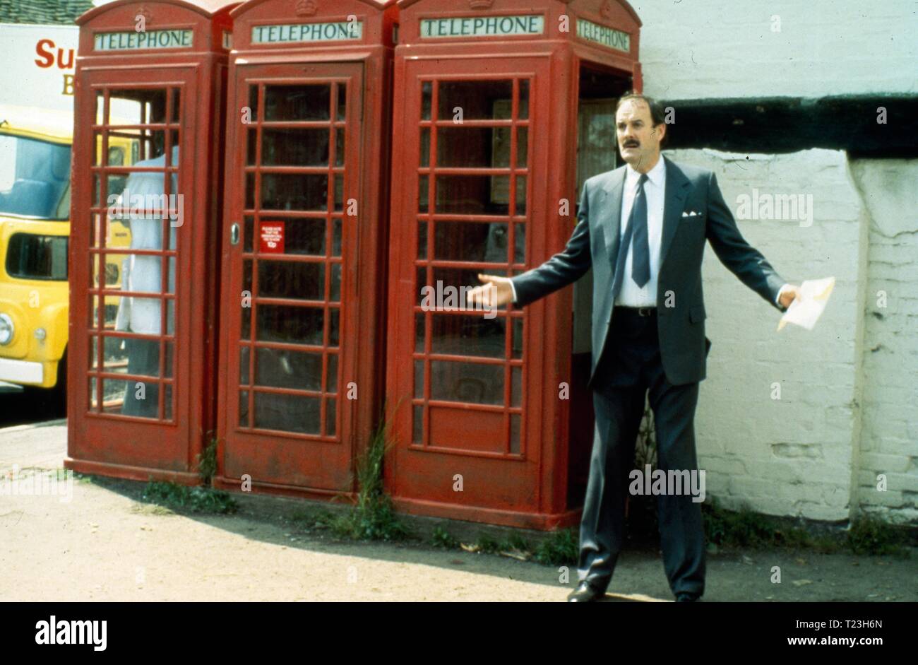 Clockwise 1986 john cleese hi-res stock photography and images - Alamy