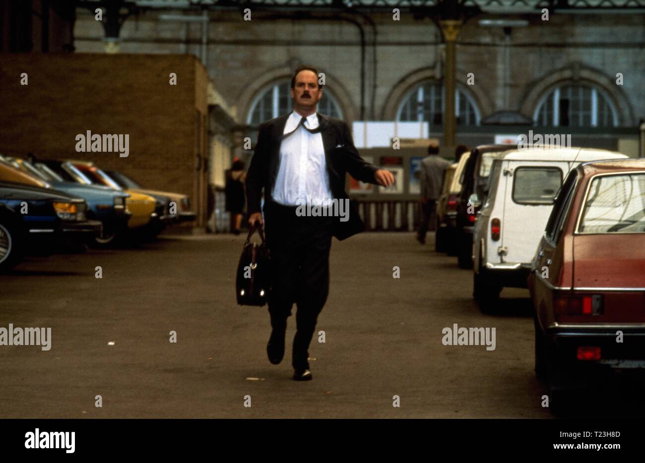 Clockwise 1986 john cleese hi-res stock photography and images - Alamy