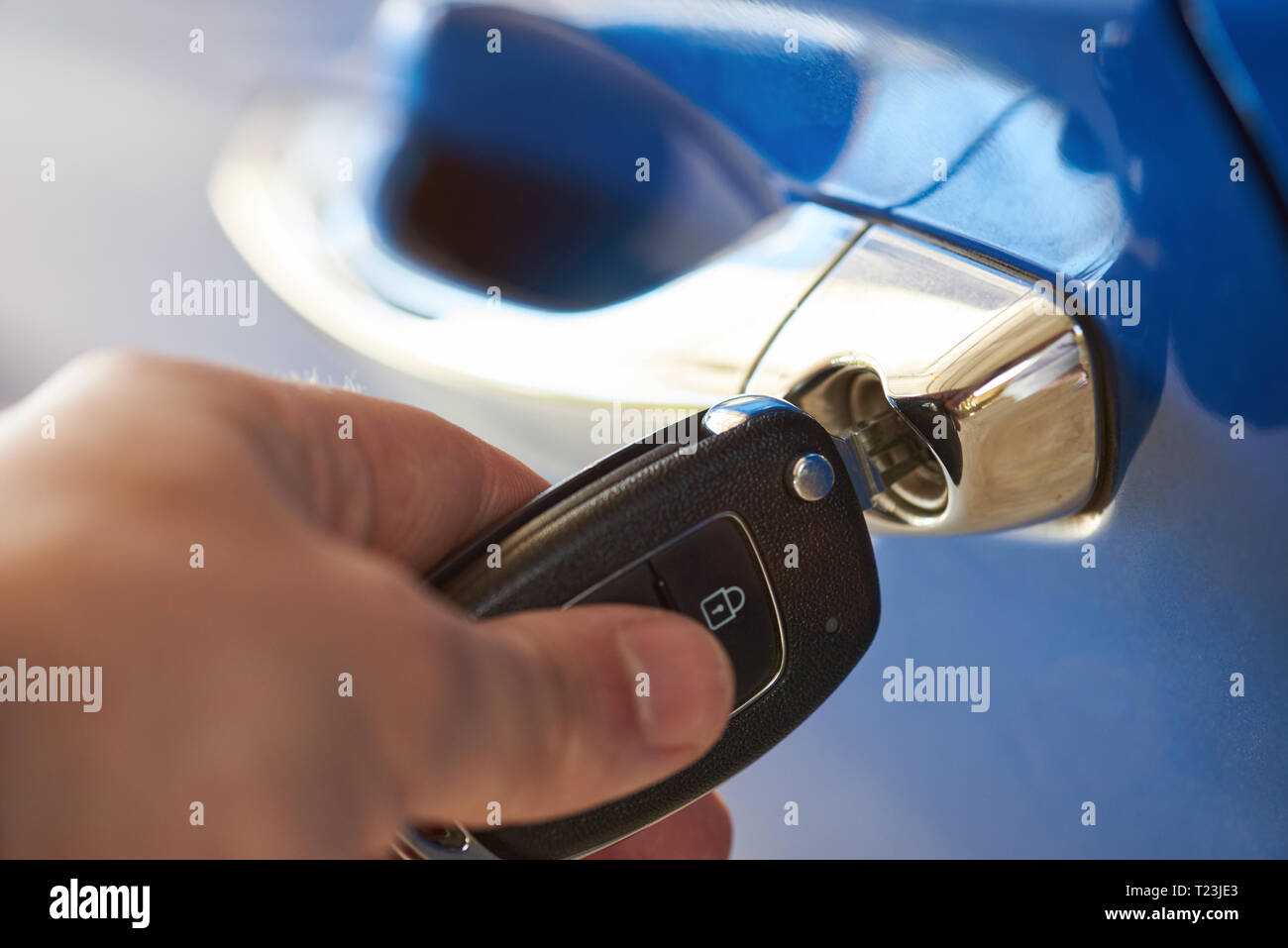 Hand open car door hi-res stock photography and images - Alamy