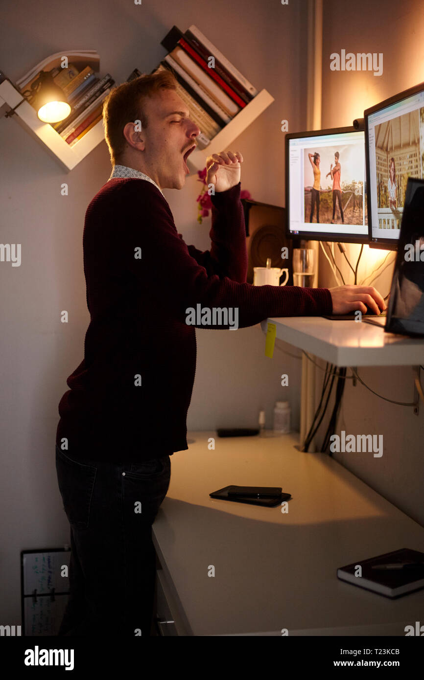 Time our monitors hi-res stock photography and images - Alamy