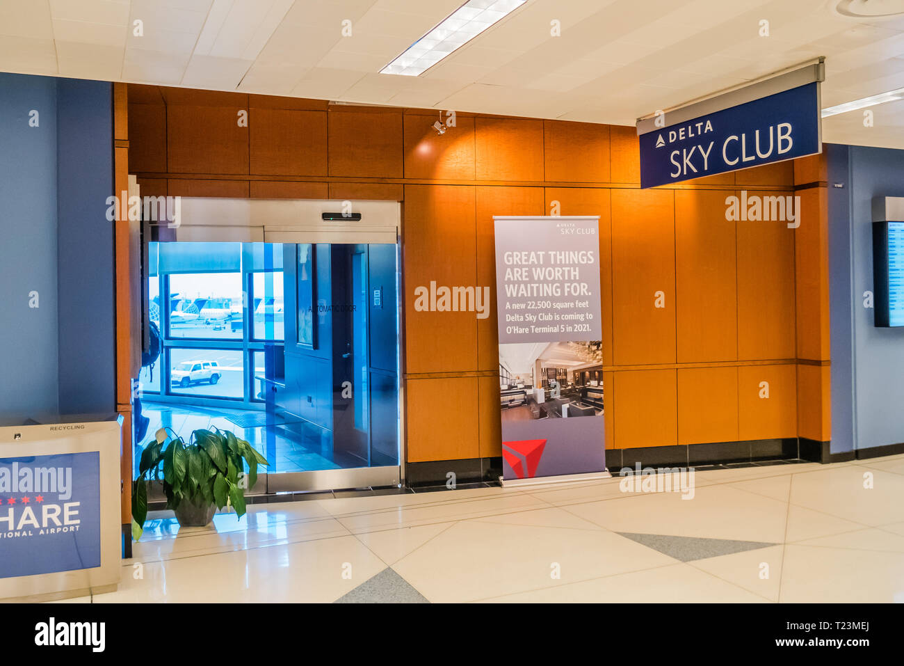 delta sky club entrance inside the chicago o'hare international airport ...
