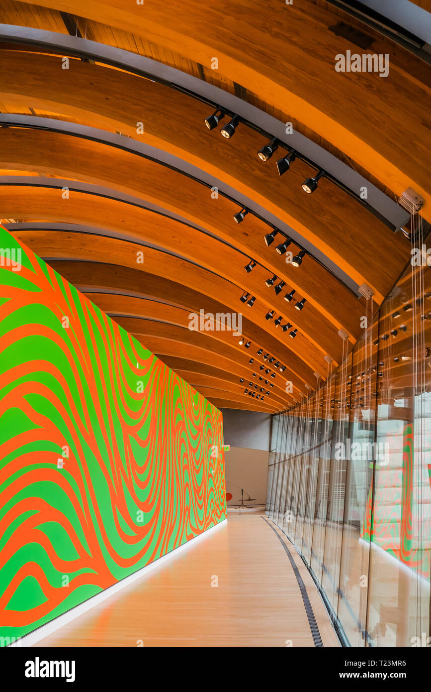 Crystal bridge museum exterior hi-res stock photography and images - Alamy