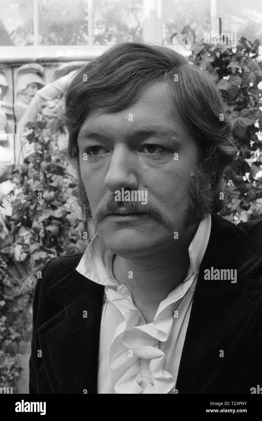 Michael gambon hi-res stock photography and images - Alamy