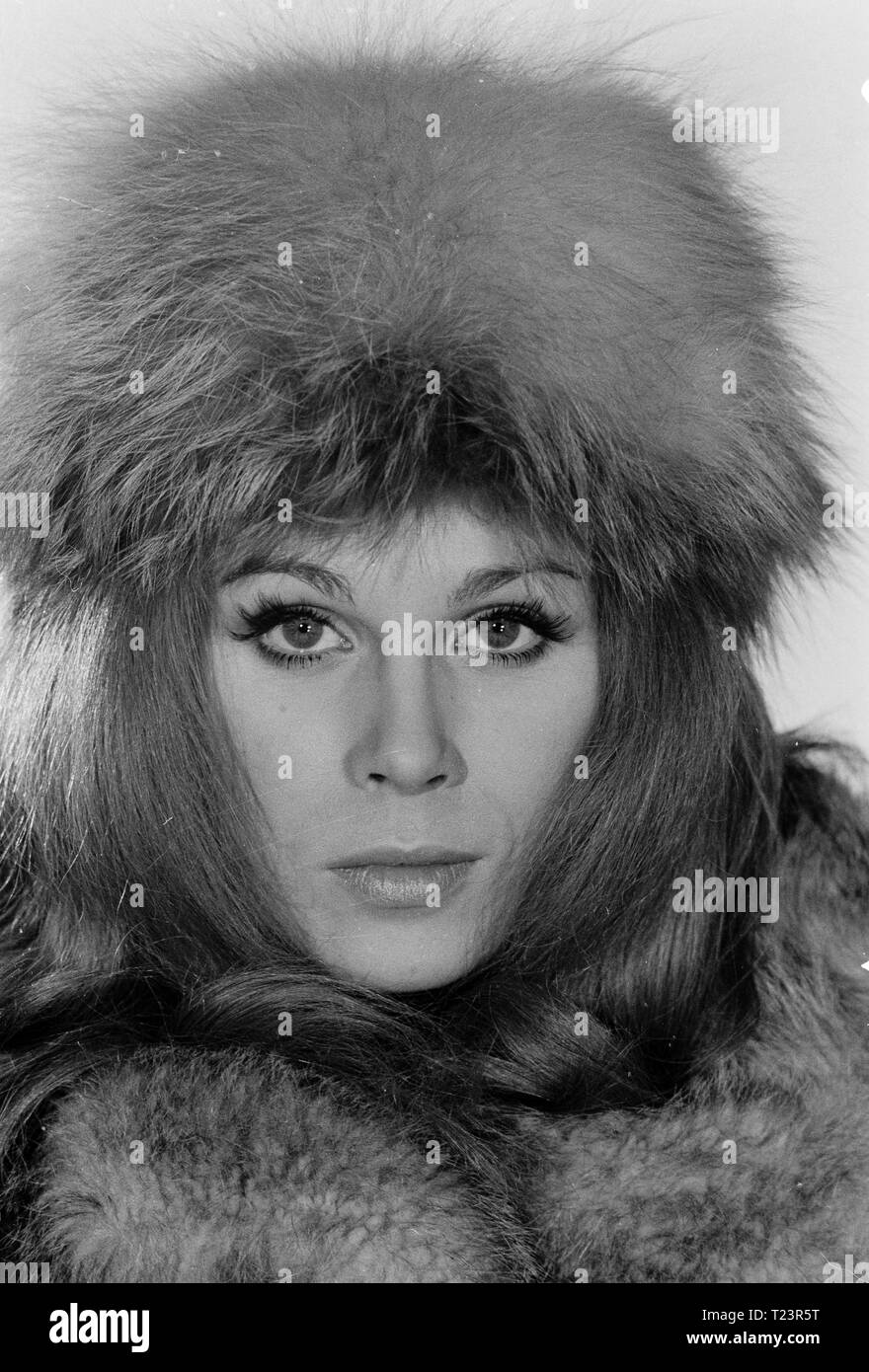 Joanna lumley portrait Black and White Stock Photos & Images - Alamy