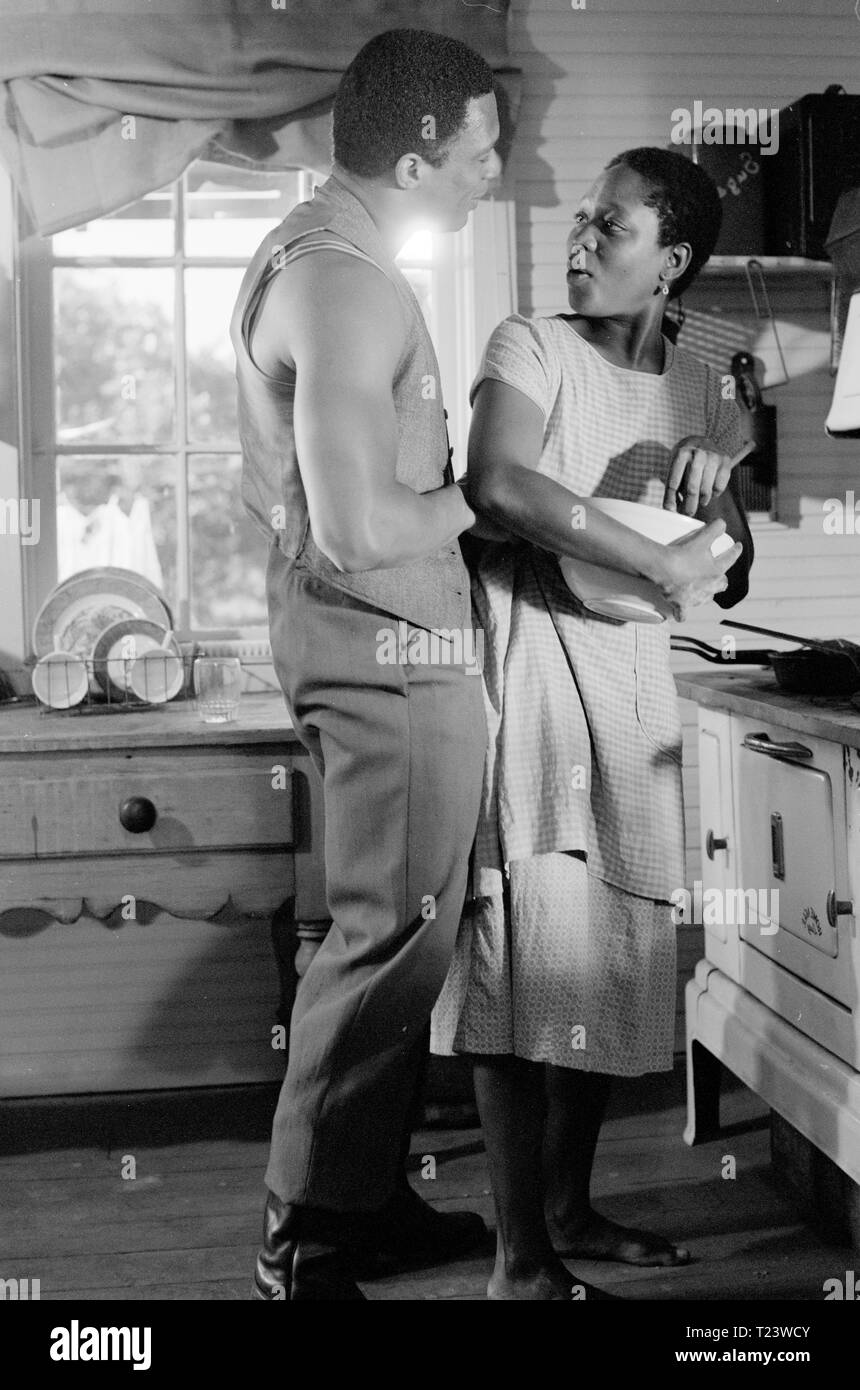 Cross Creek (1983) Alfre Woodard, Bo Rucker, Date: 1983 Stock Photo - Alamy