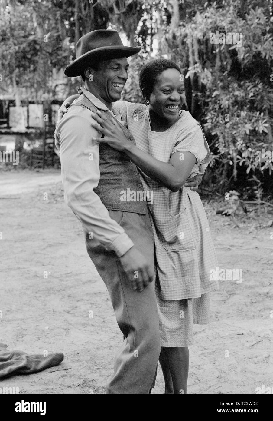 Cross Creek (1983) Alfre Woodard, Bo Rucker, Date: 1983 Stock Photo - Alamy