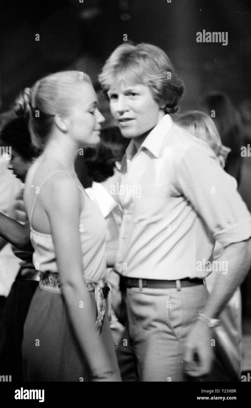 Handgun (1983) Karen Young, Clayton Day, Date: 1983 Stock Photo - Alamy