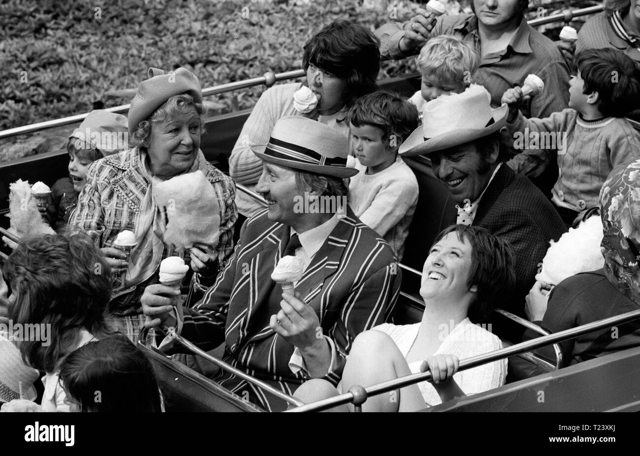 Holiday on the Buses (1973) Stephen Lewis, Doris Hare, Kate Williams ...