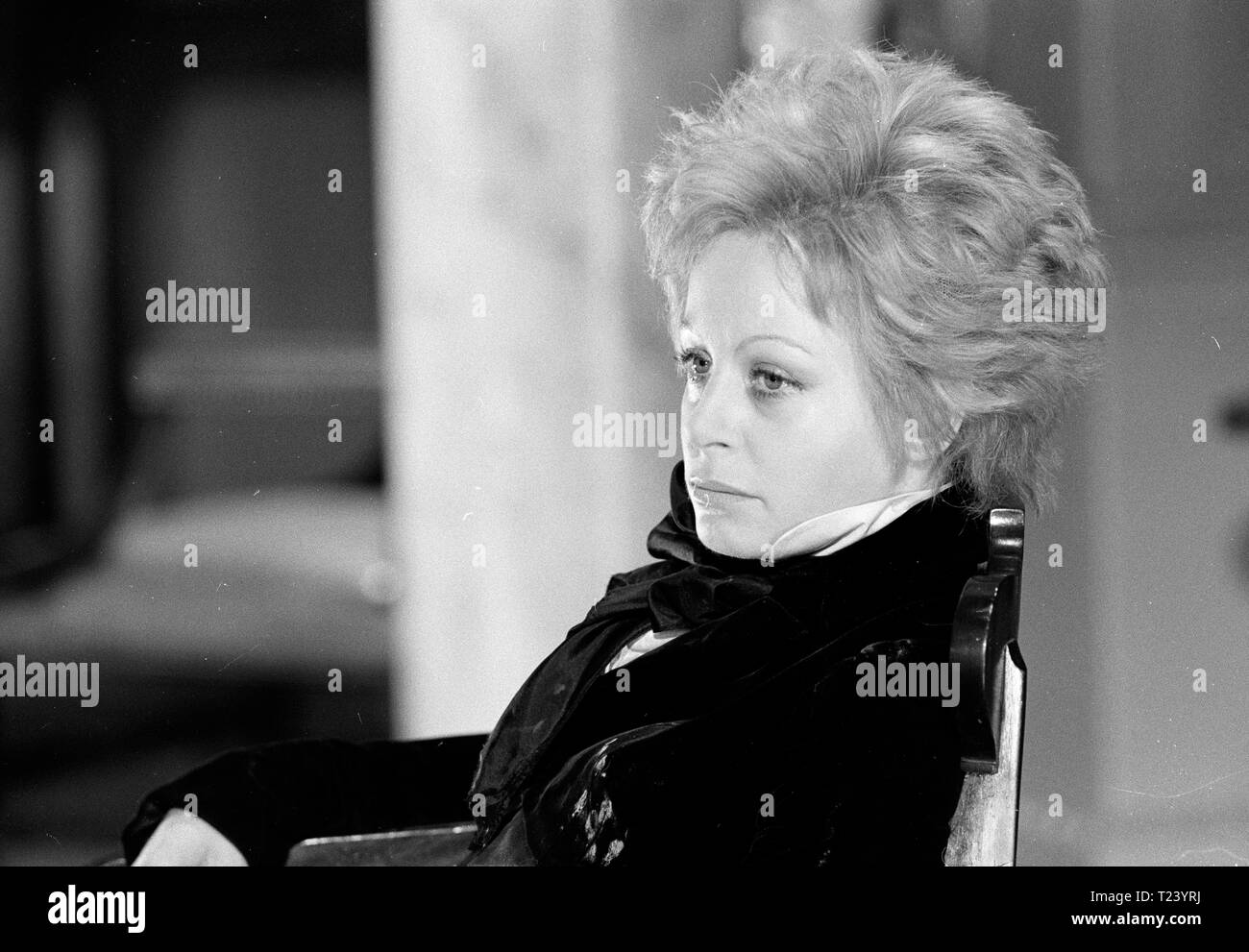 Caroline lamb, sarah miles hi-res stock photography and images - Alamy