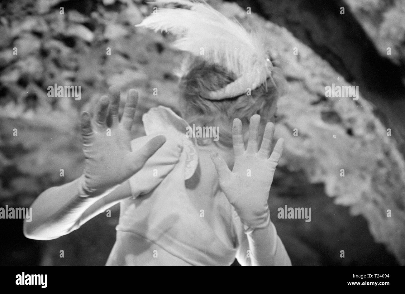 Caroline lamb, sarah miles hi-res stock photography and images - Alamy