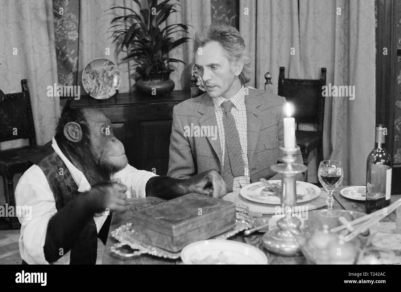 Link (1986) Terence Stamp, Locke the Orangutan, Date: 1986 Stock Photo ...