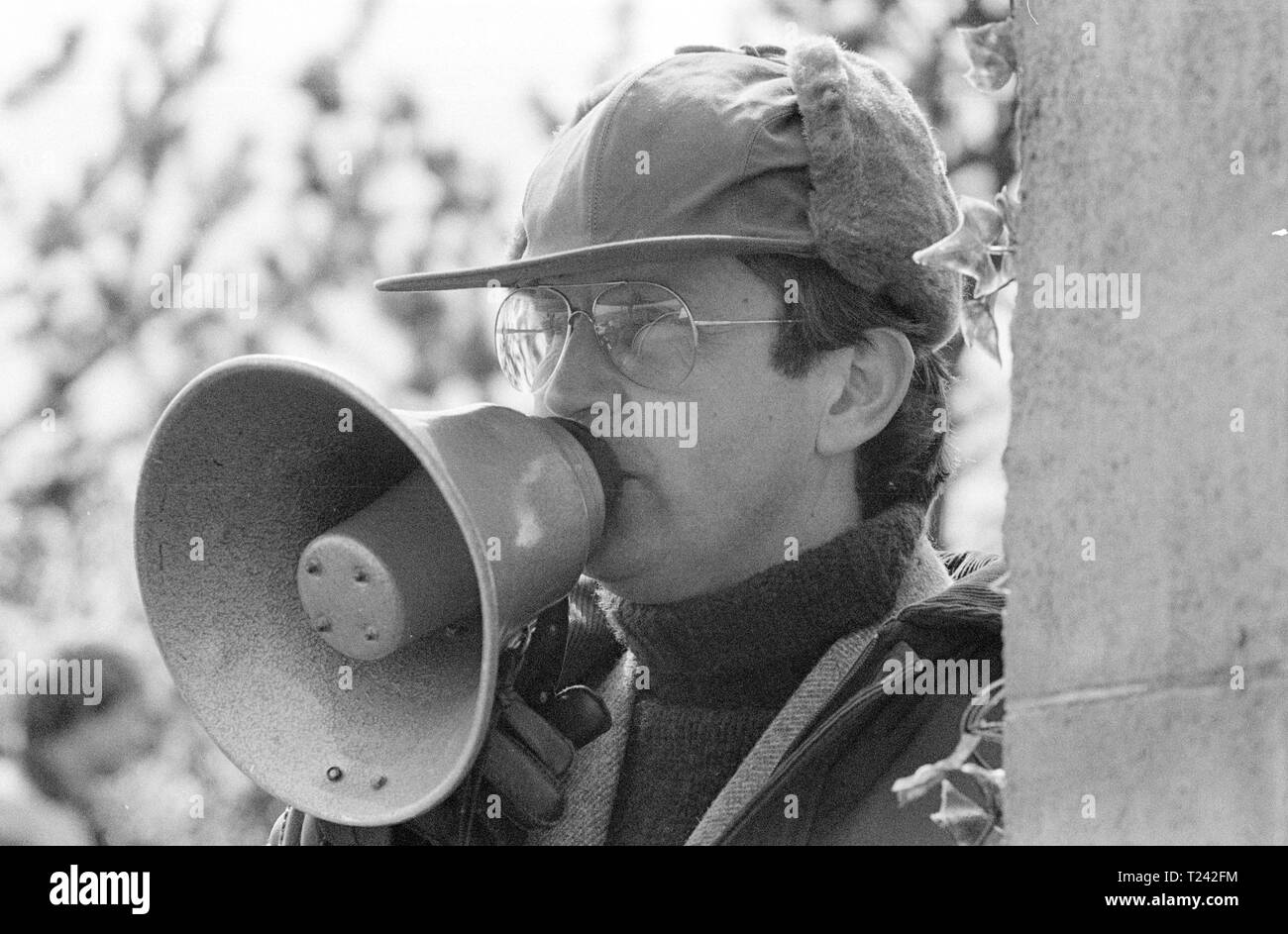 Making the link Black and White Stock Photos & Images - Alamy