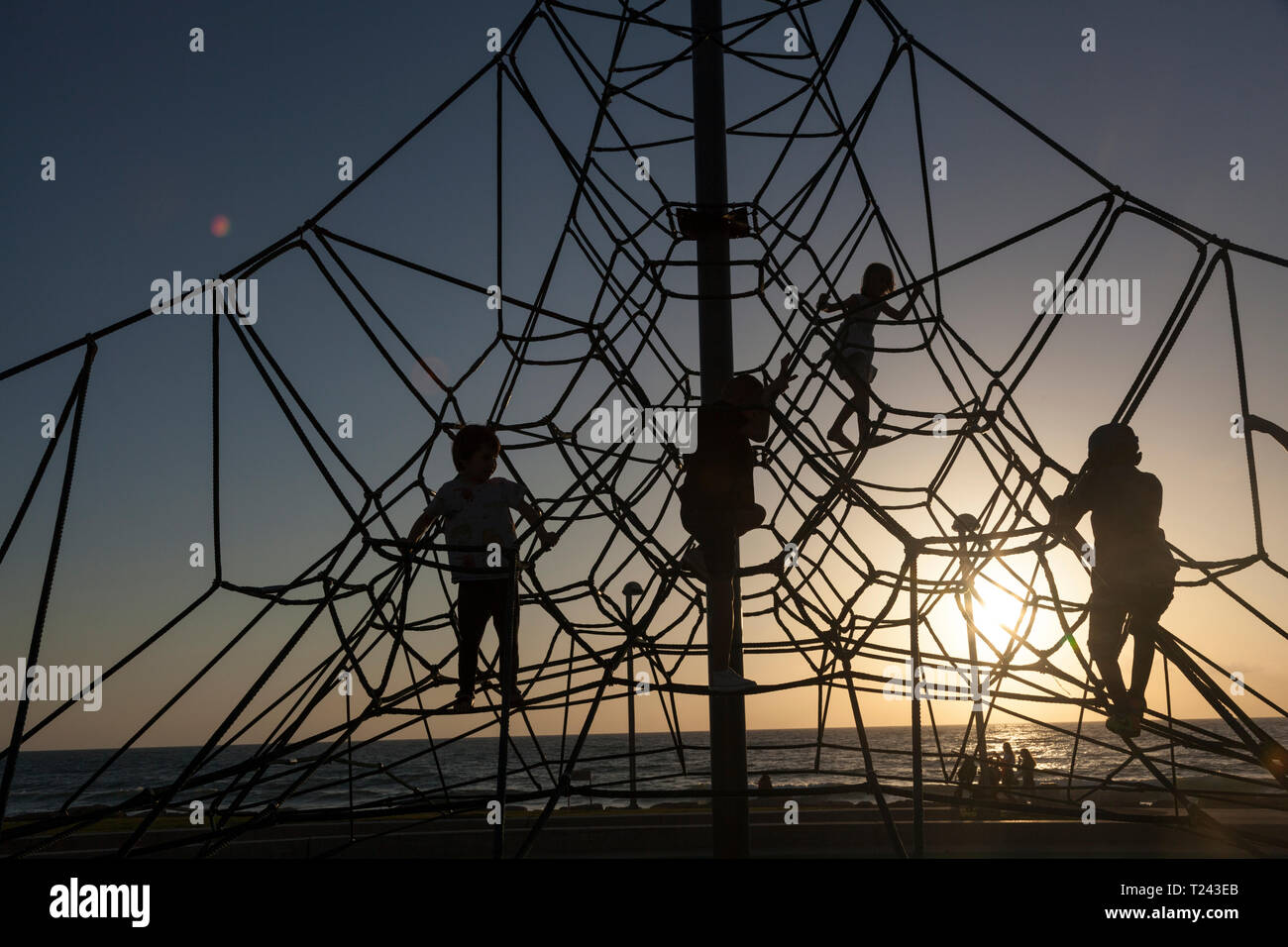 Kids climbing net hi-res stock photography and images - Alamy