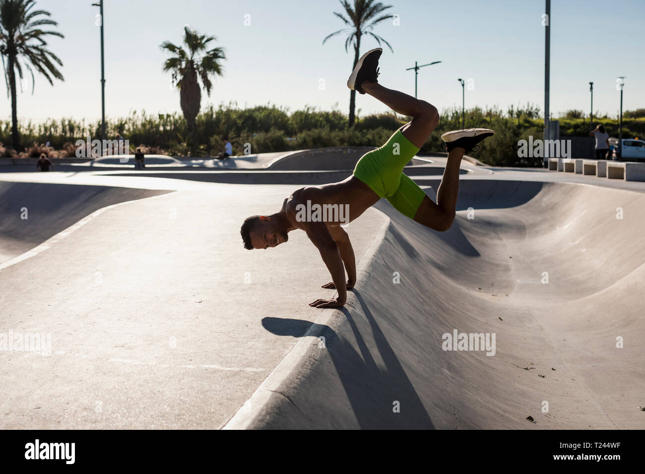 Barechested muscular man exercising in a skatepark Stock Photo - Alamy