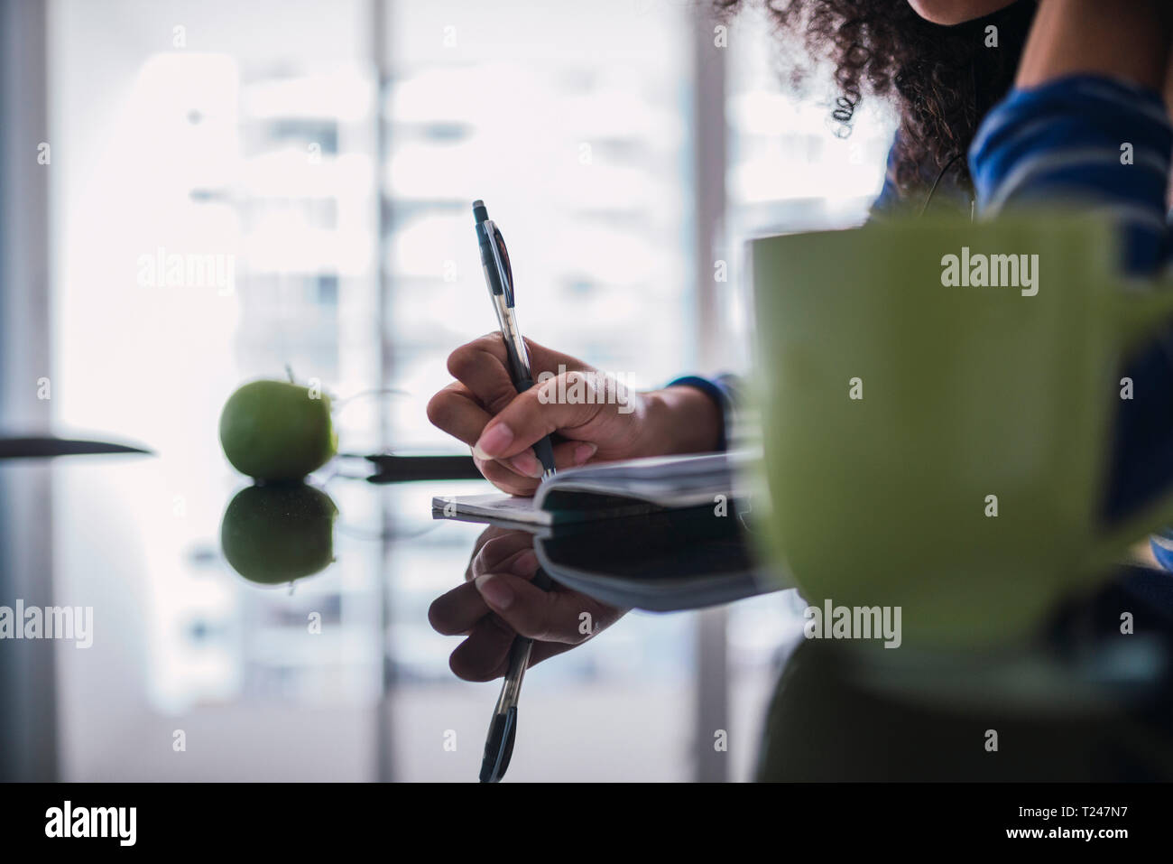 Woman taking notes hi-res stock photography and images - Alamy