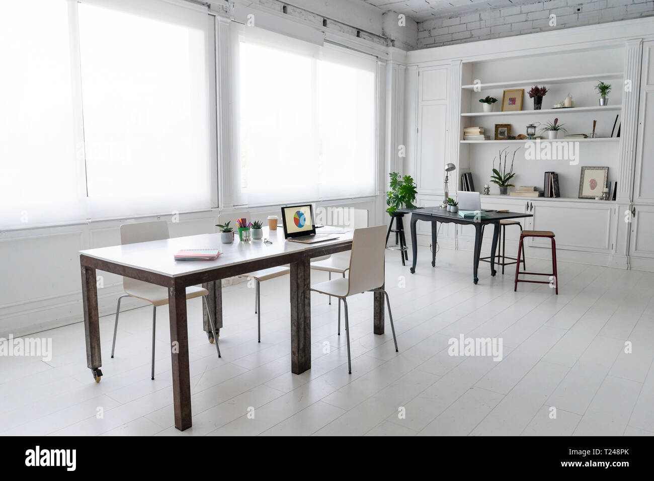 Modern coworking space hi-res stock photography and images - Alamy
