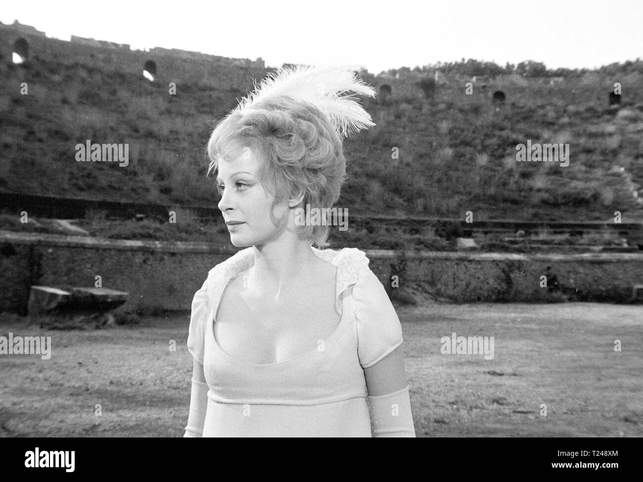 Lady Caroline Lamb (1972) Sarah Miles, Date: 1972 Stock Photo - Alamy