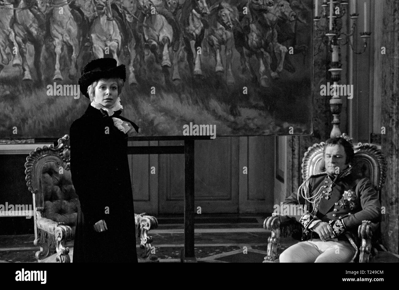 Sarah miles olivier Black and White Stock Photos & Images - Alamy