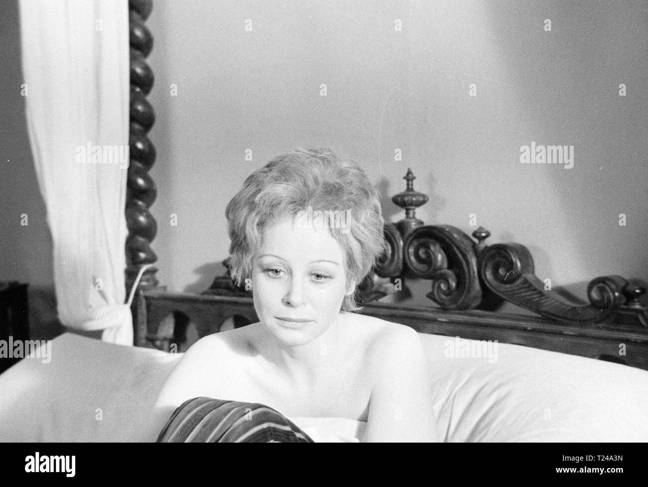 Caroline lamb, sarah miles hi-res stock photography and images - Alamy