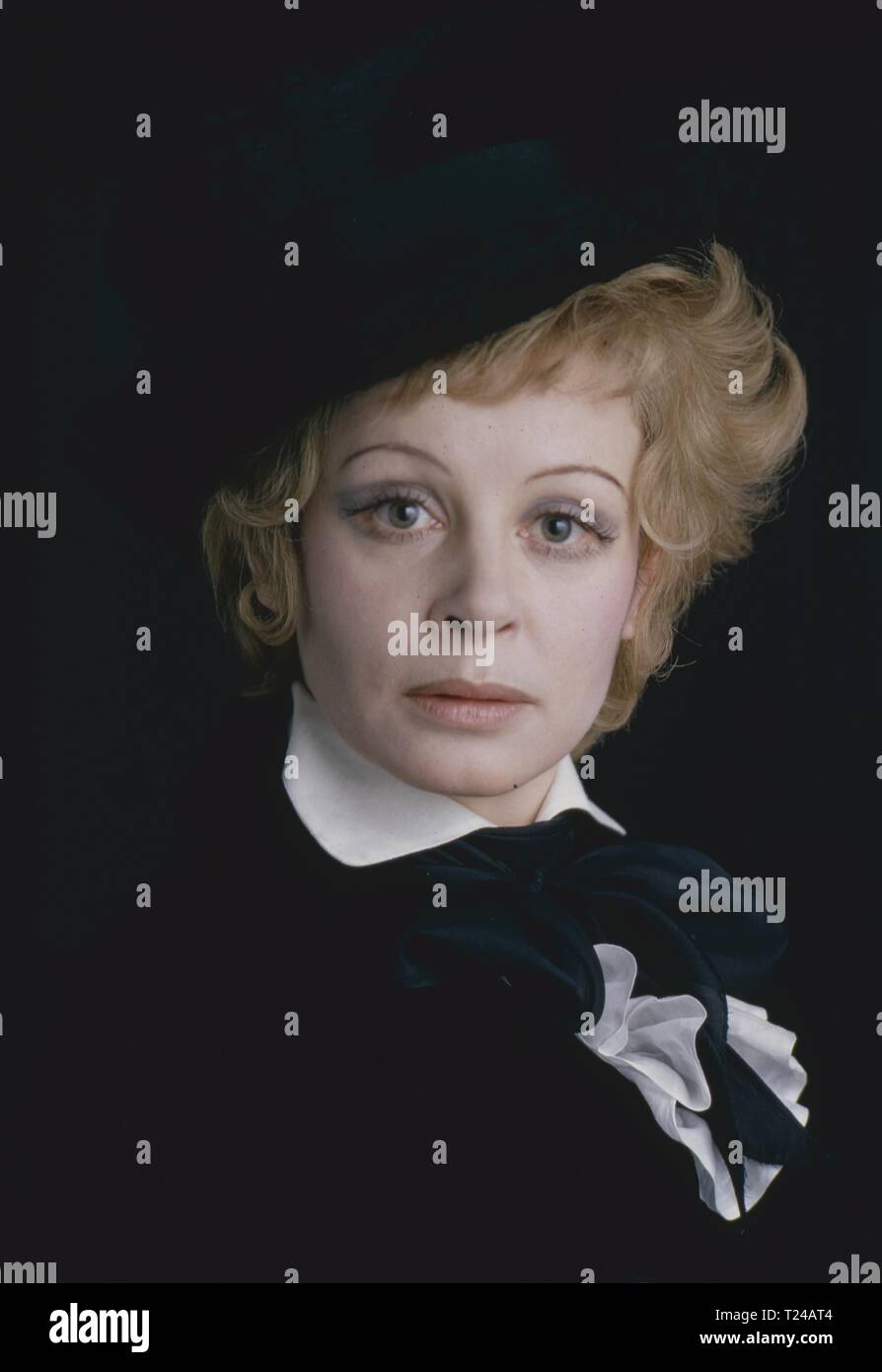 Lady Caroline Lamb (1972) Sarah Miles, Date: 1972 Stock Photo - Alamy