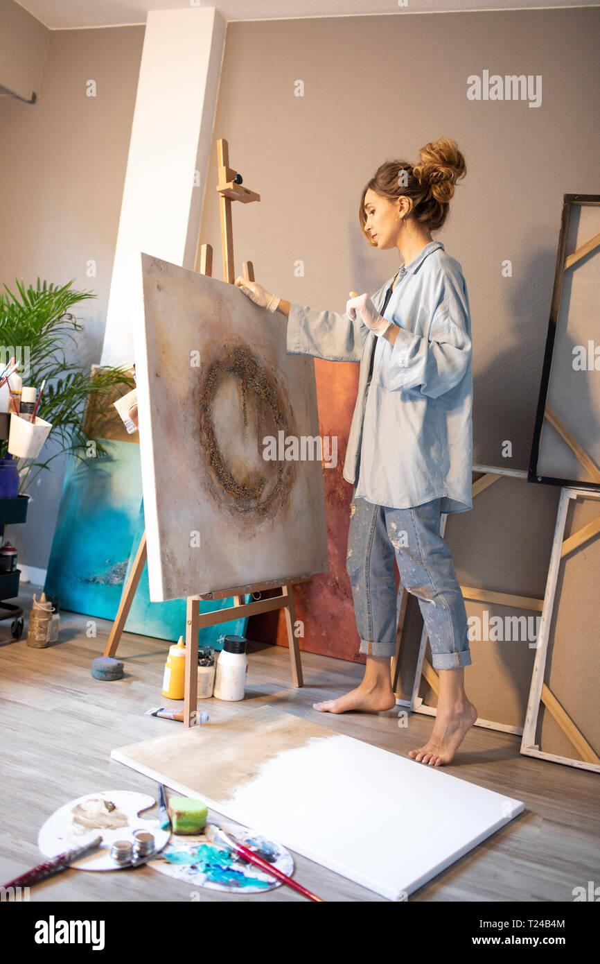 Looking at painting hi-res stock photography and images - Alamy