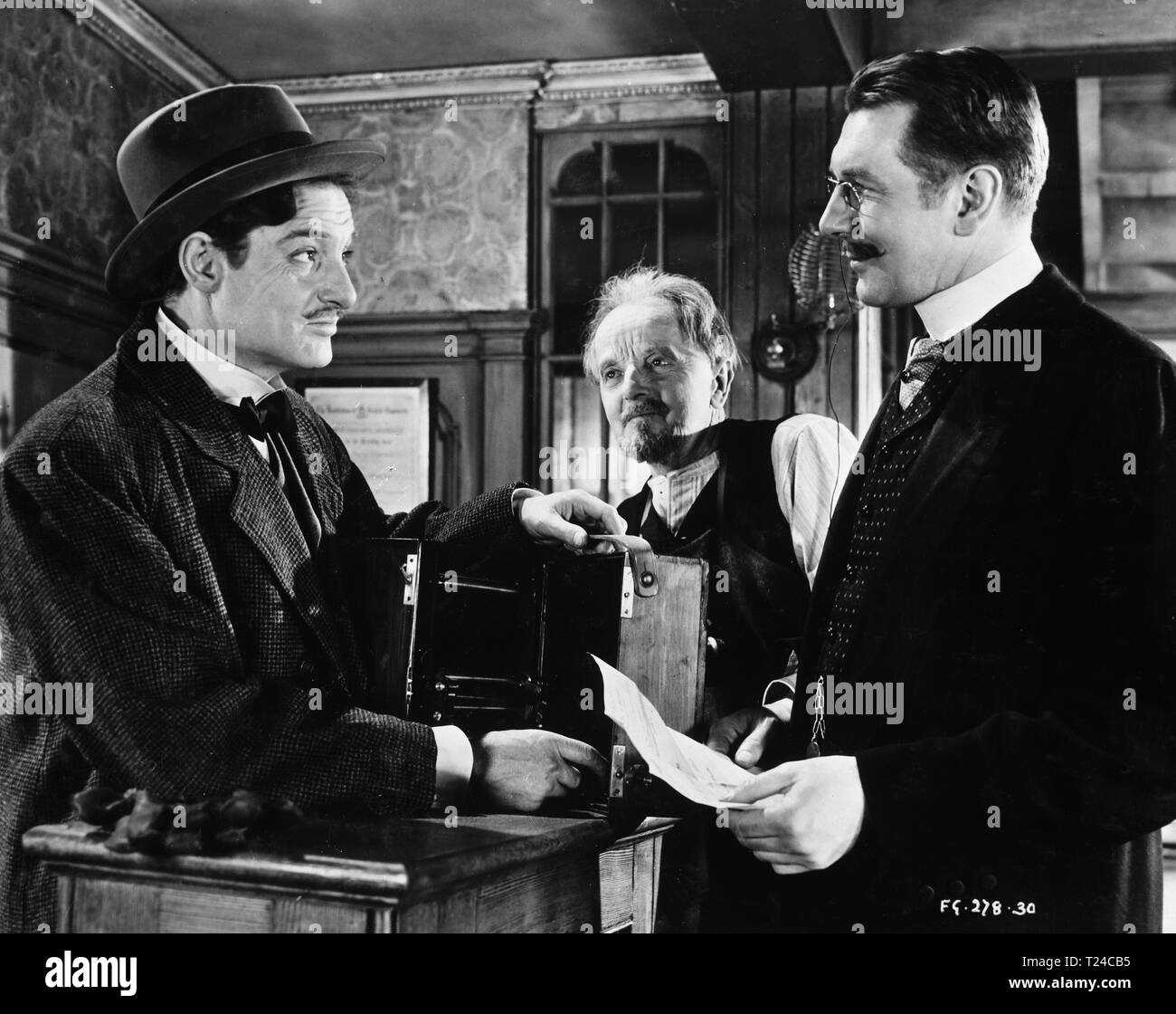 The Magic Box (1952) Robert Donat, Harcourt Williams, Michael Redgrave ...