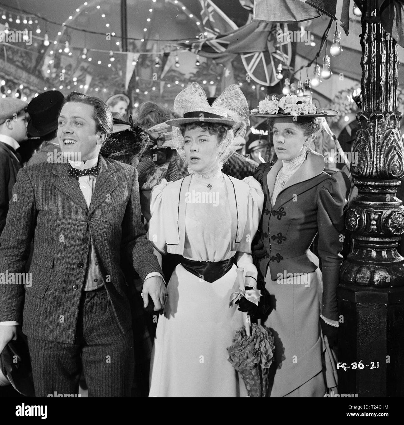 The Magic Box (1952) Richard Attenborough, Glynis Johns, Margaret Johnston, Date: 1952 Stock ...