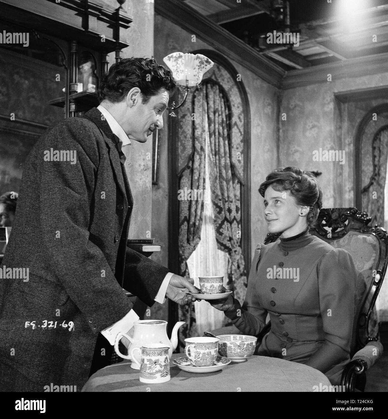 The Magic Box (1952) Robert Donat, Maria Schell Date: 1952 Stock Photo - Alamy