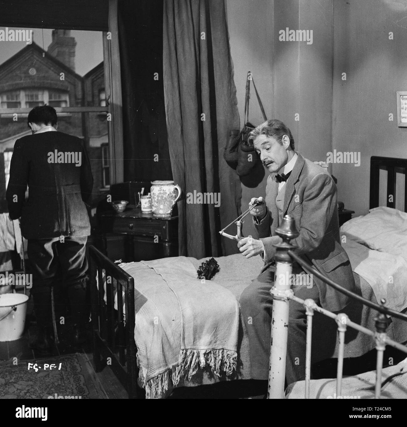 The Magic Box (1952) Robert Donat, Date: 1952 Stock Photo - Alamy