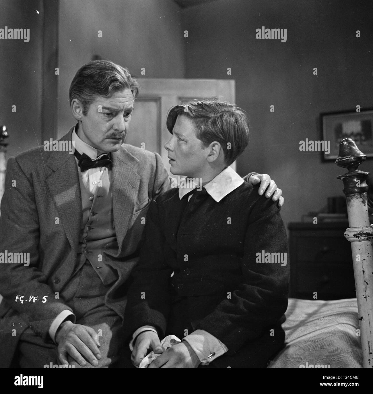 The Magic Box (1952) Robert Donat, John Charlesworth, Date: 1952 Stock Photo - Alamy