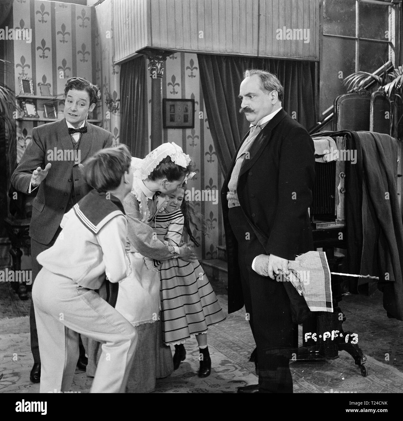 The Magic Box (1952) Robert Donat, Sheila Sim, Carol Wolveridge ...