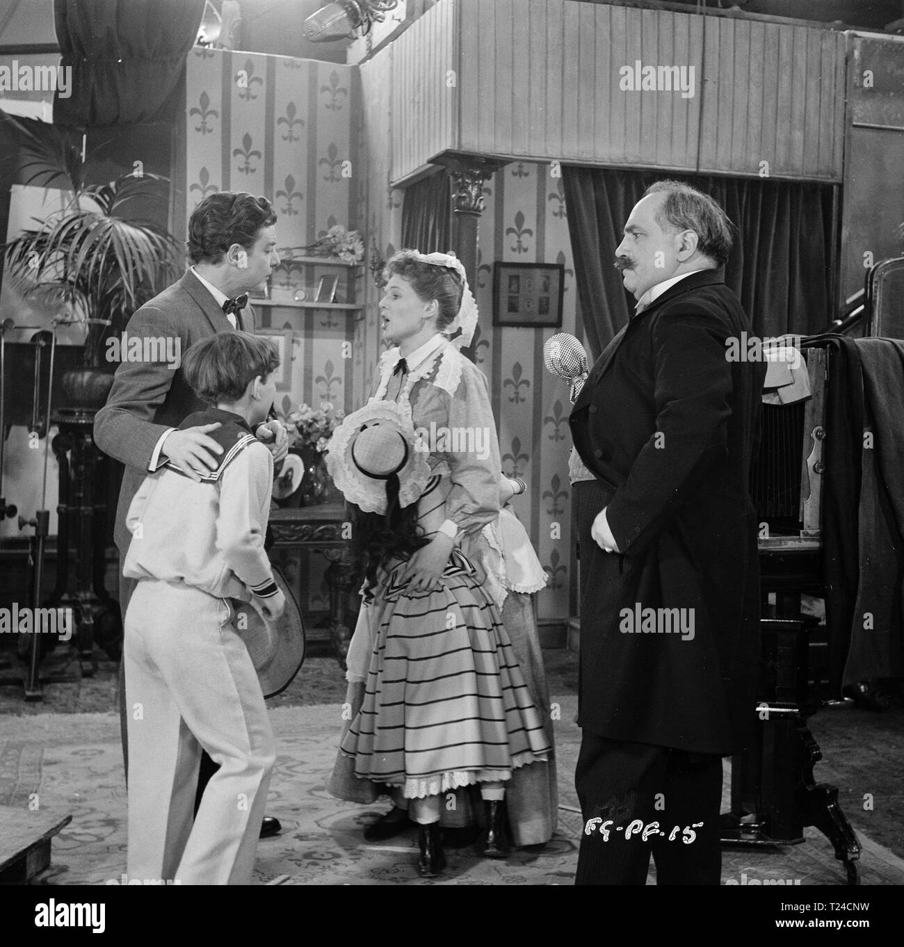 The Magic Box (1952) Robert Donat, Sheila Sim, Carol Wolveridge ...