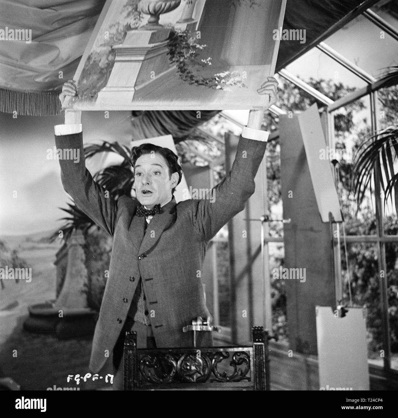Robert donat magic box hi-res stock photography and images - Alamy
