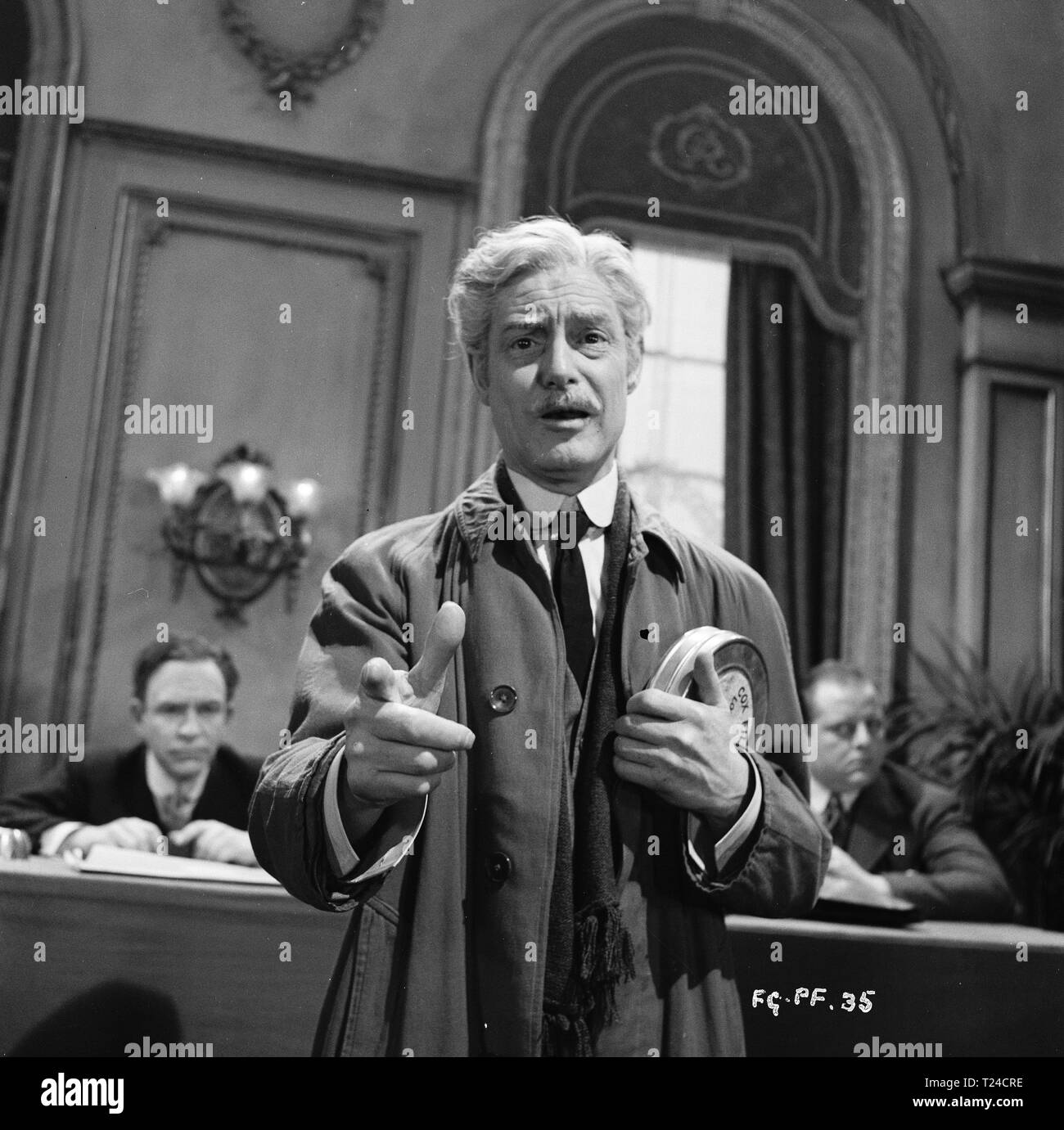 Robert donat magic box hi-res stock photography and images - Alamy