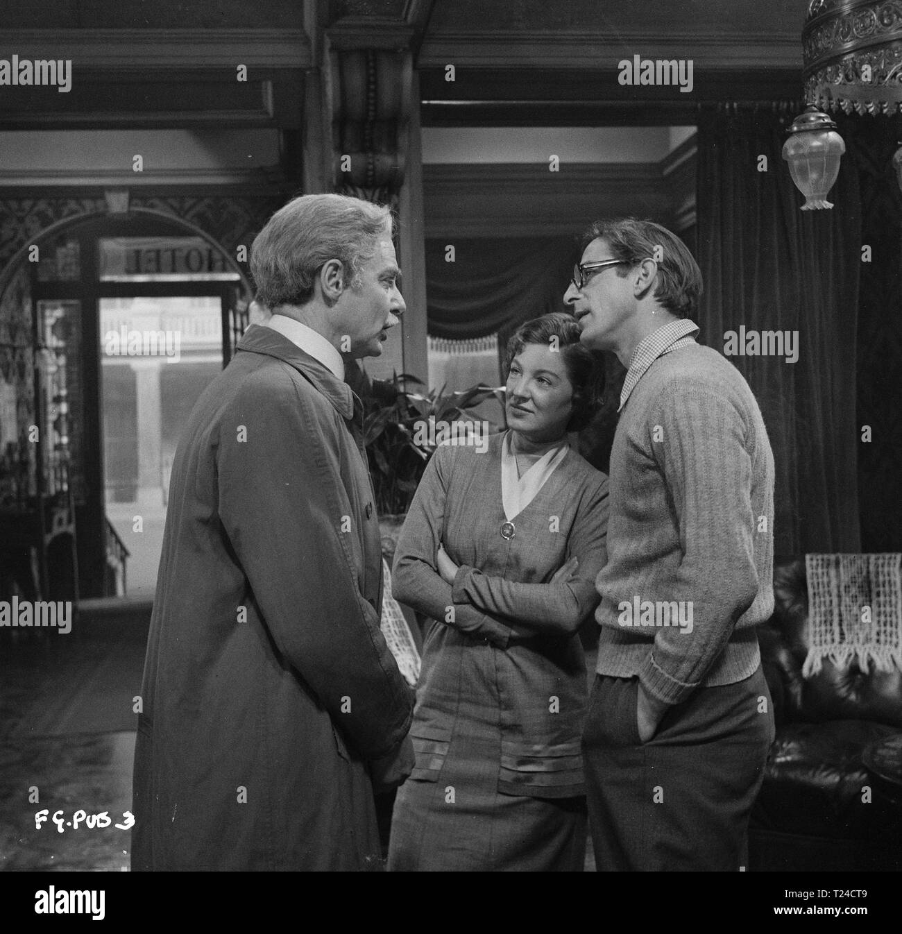 The Magic Box (1952) Robert Donat, Film director John Boulting, Date: 1952 Stock Photo - Alamy