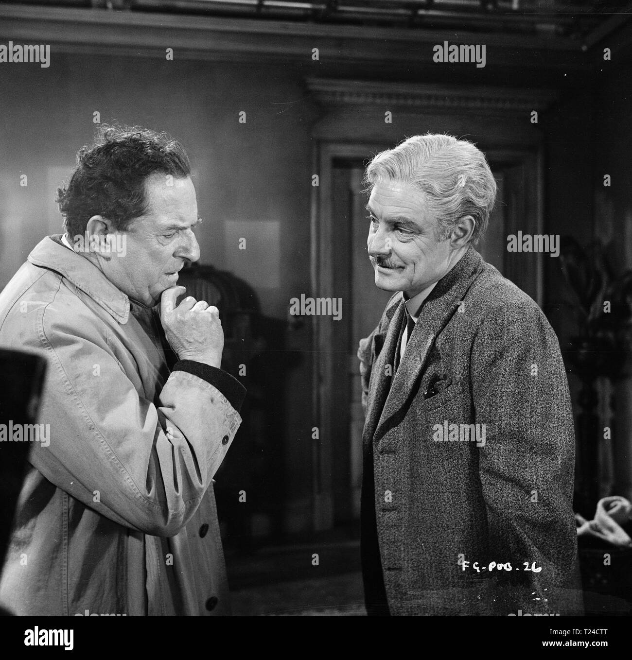 The Magic Box (1952) Stanley Holloway, Robert Donat, Date: 1952 Stock Photo - Alamy