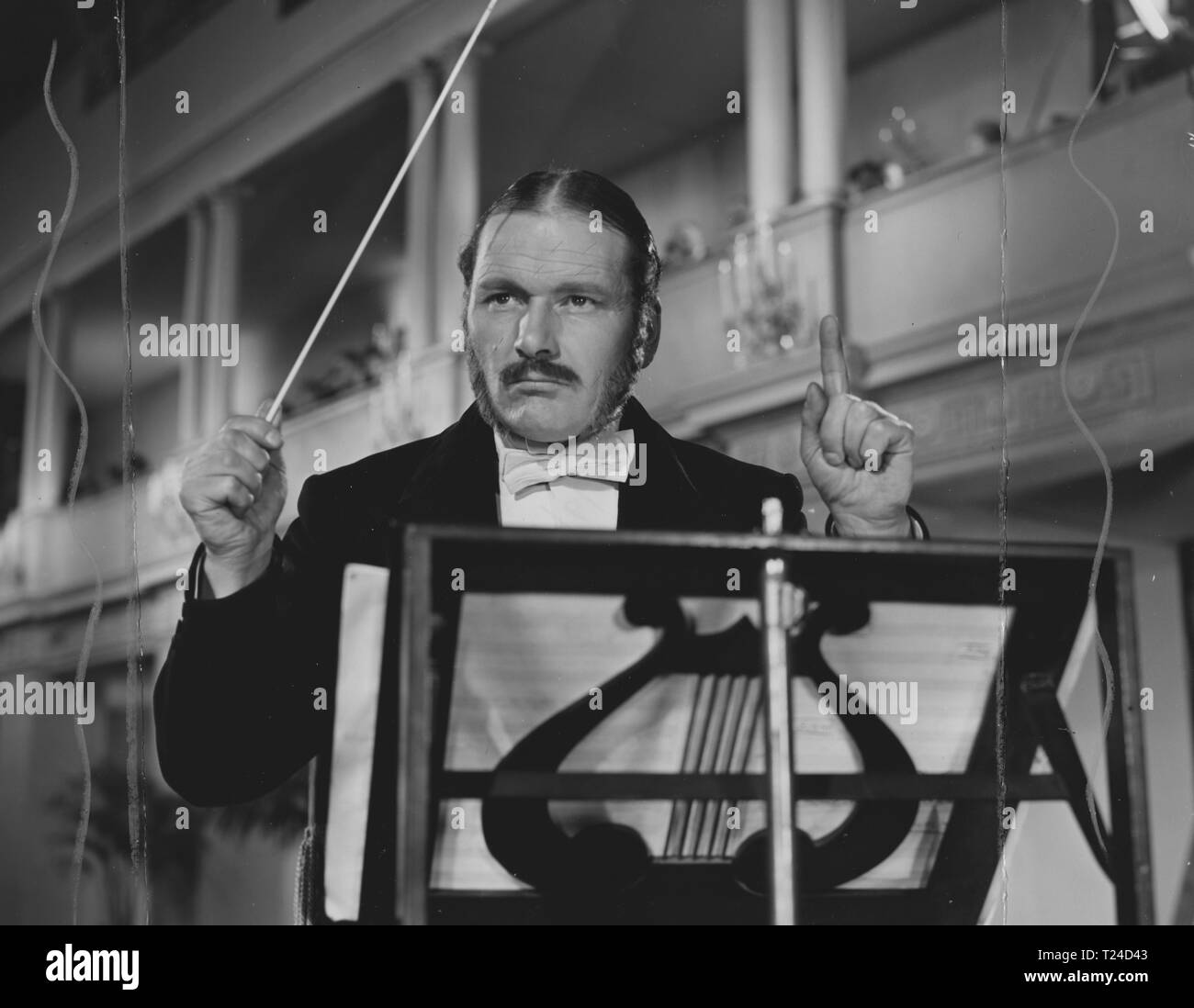 The Magic Box (1952) Muir Mathieson, Date: 1952 Stock Photo - Alamy